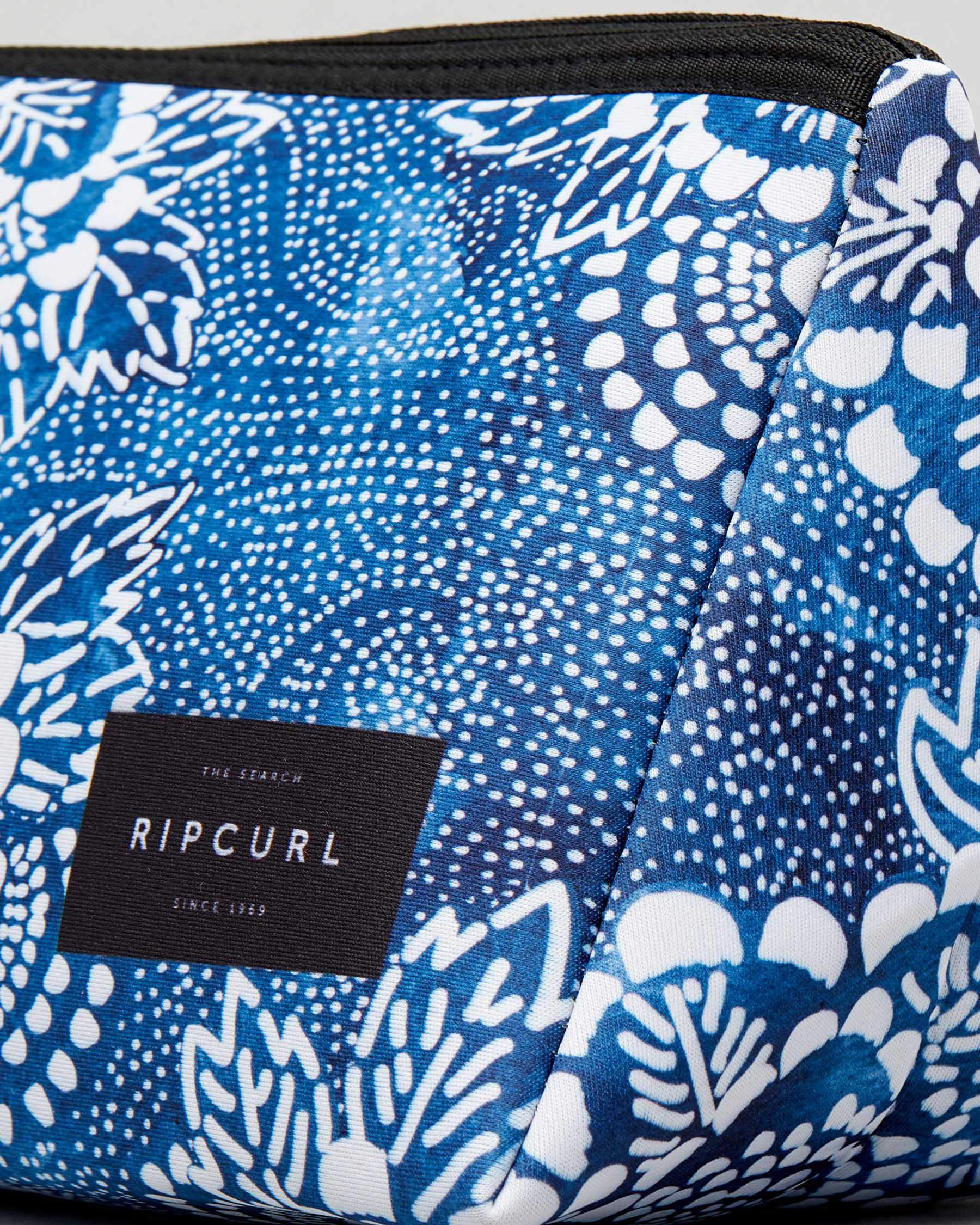 Shop Rip Curl Coastal Tide Makeup Case In Navy - Fast Shipping & Easy ...