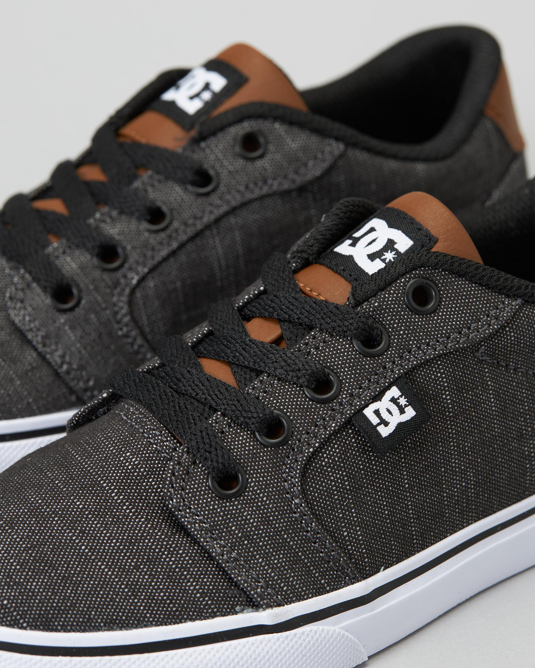 Shop DC Shoes Junior Boys' Anvil SE Shoes In Dk Grey/battleship - Fast ...
