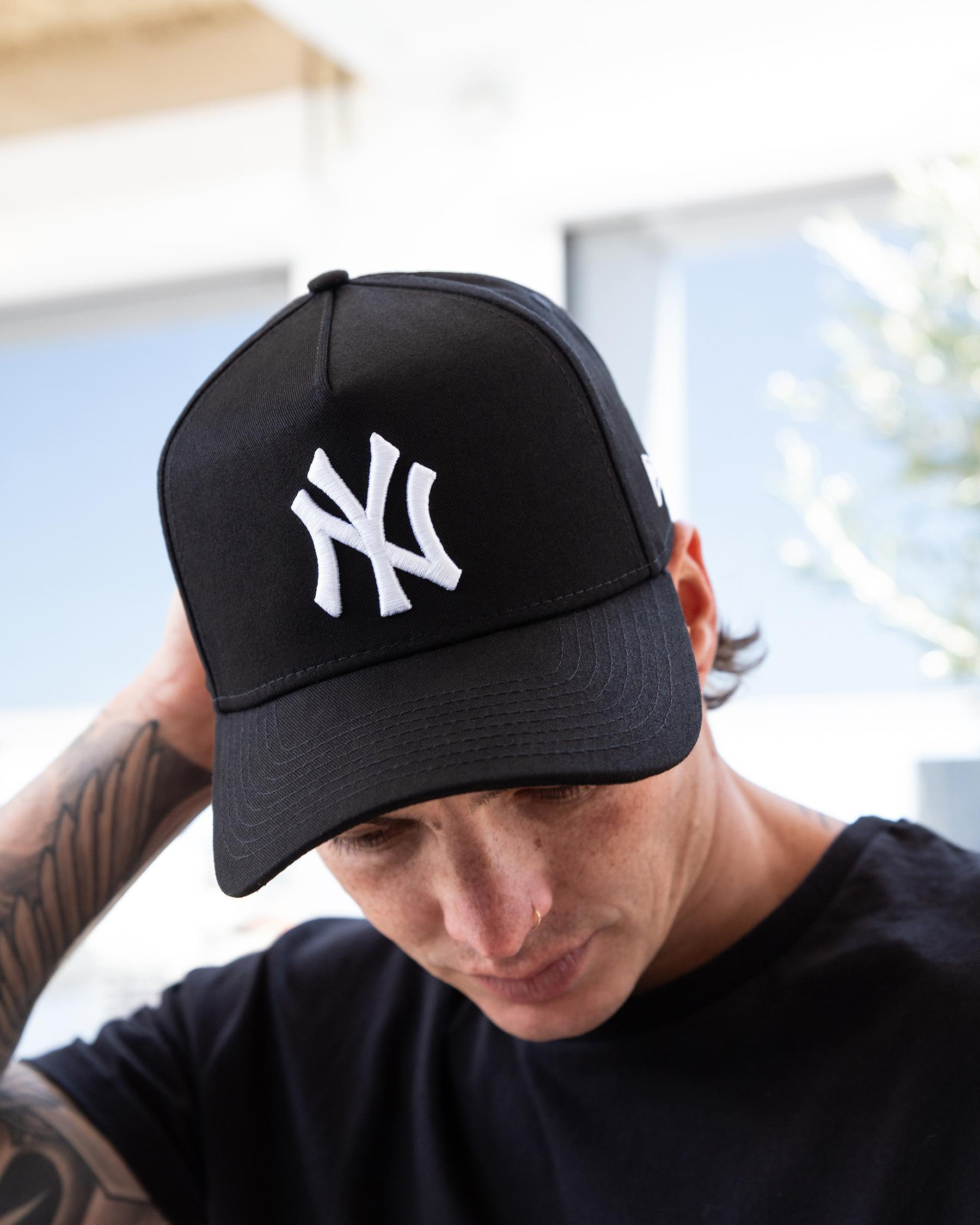 Shop New Era New York Yankees 9Fifty Snapback Cap In Black - Fast ...