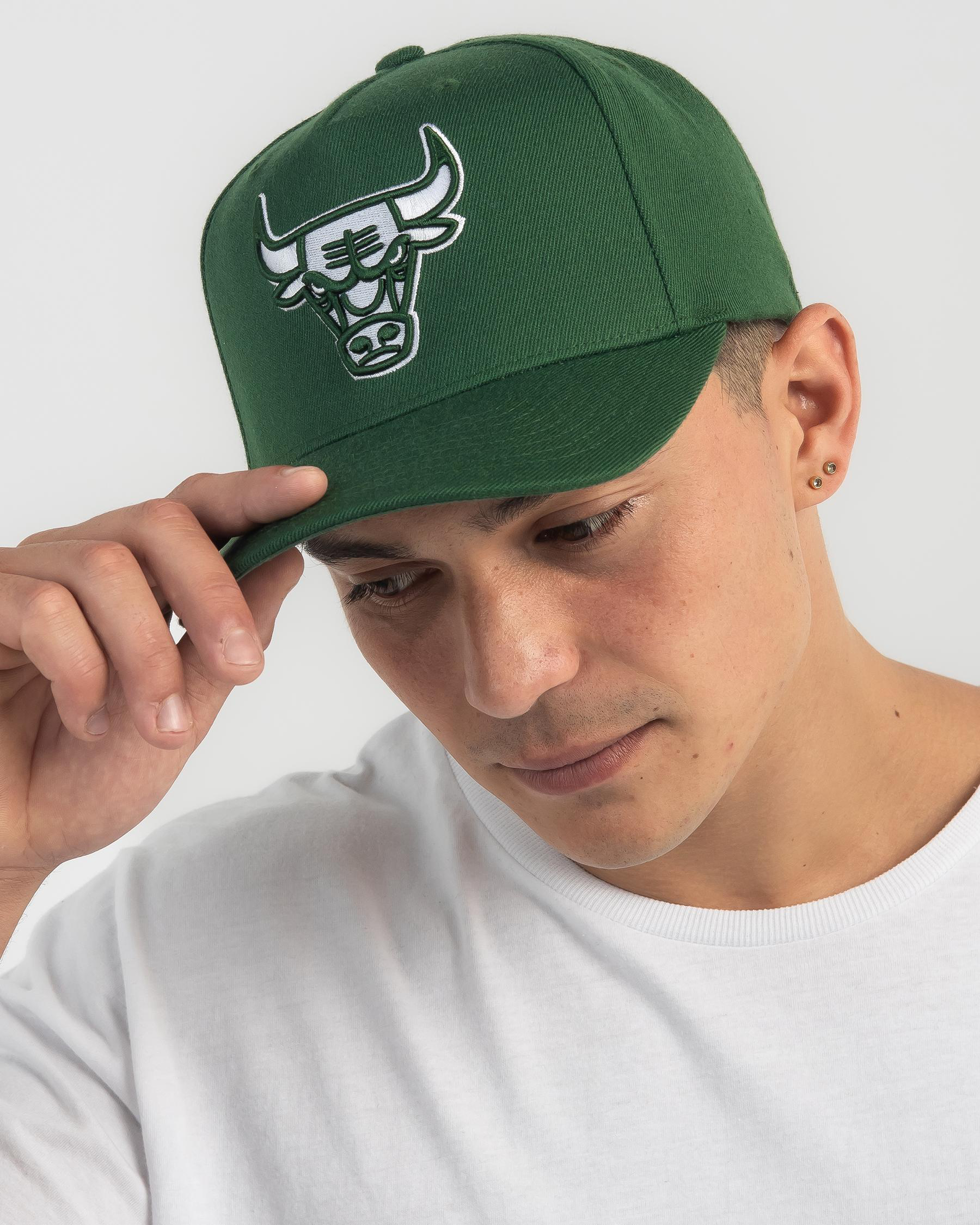 Shop Mitchell & Ness Chicago Bulls State of Mind Crown Snapback Cap In ...