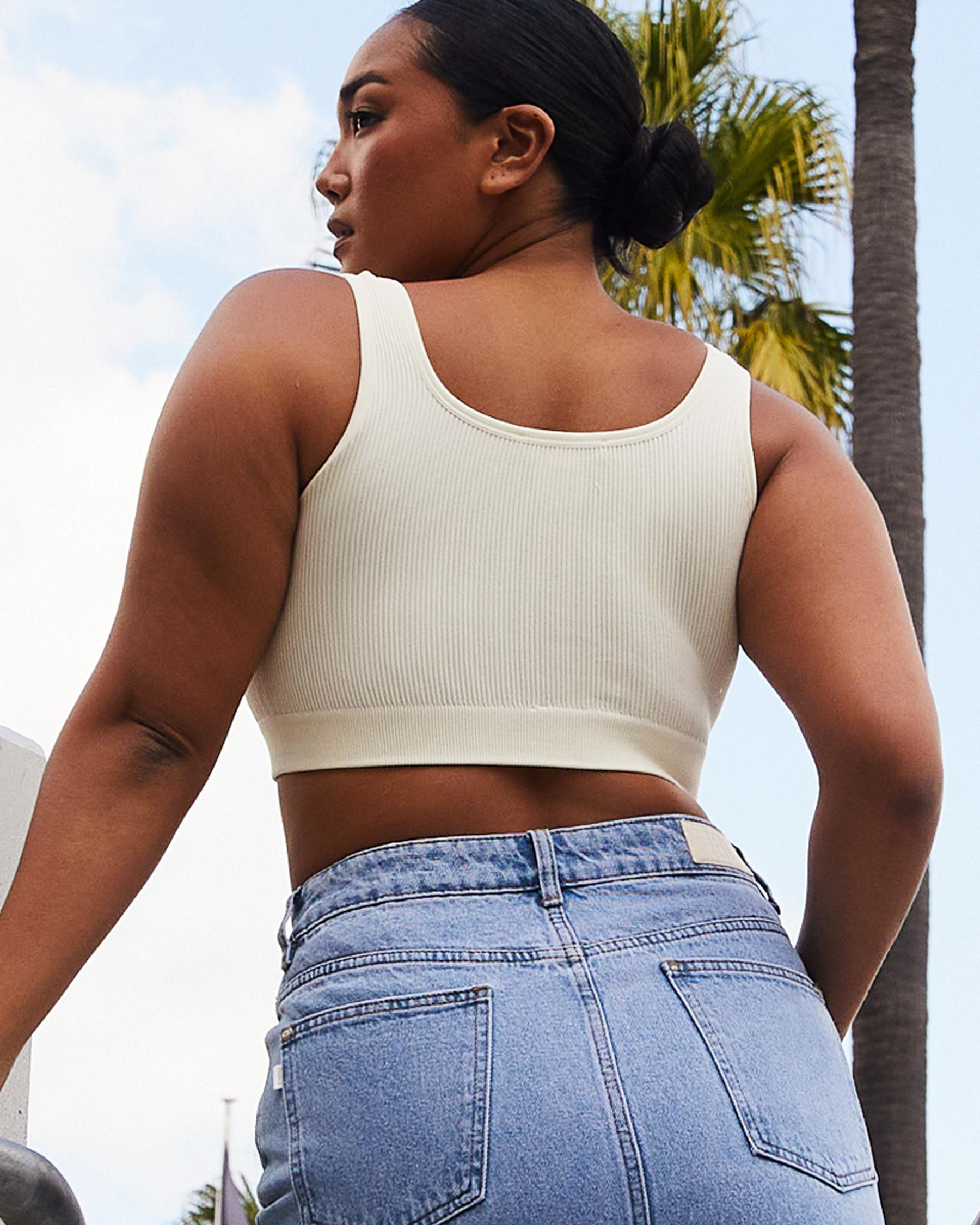 Mooloola Basic Seamfree Crop Top In Cream City Beach Australia 1631