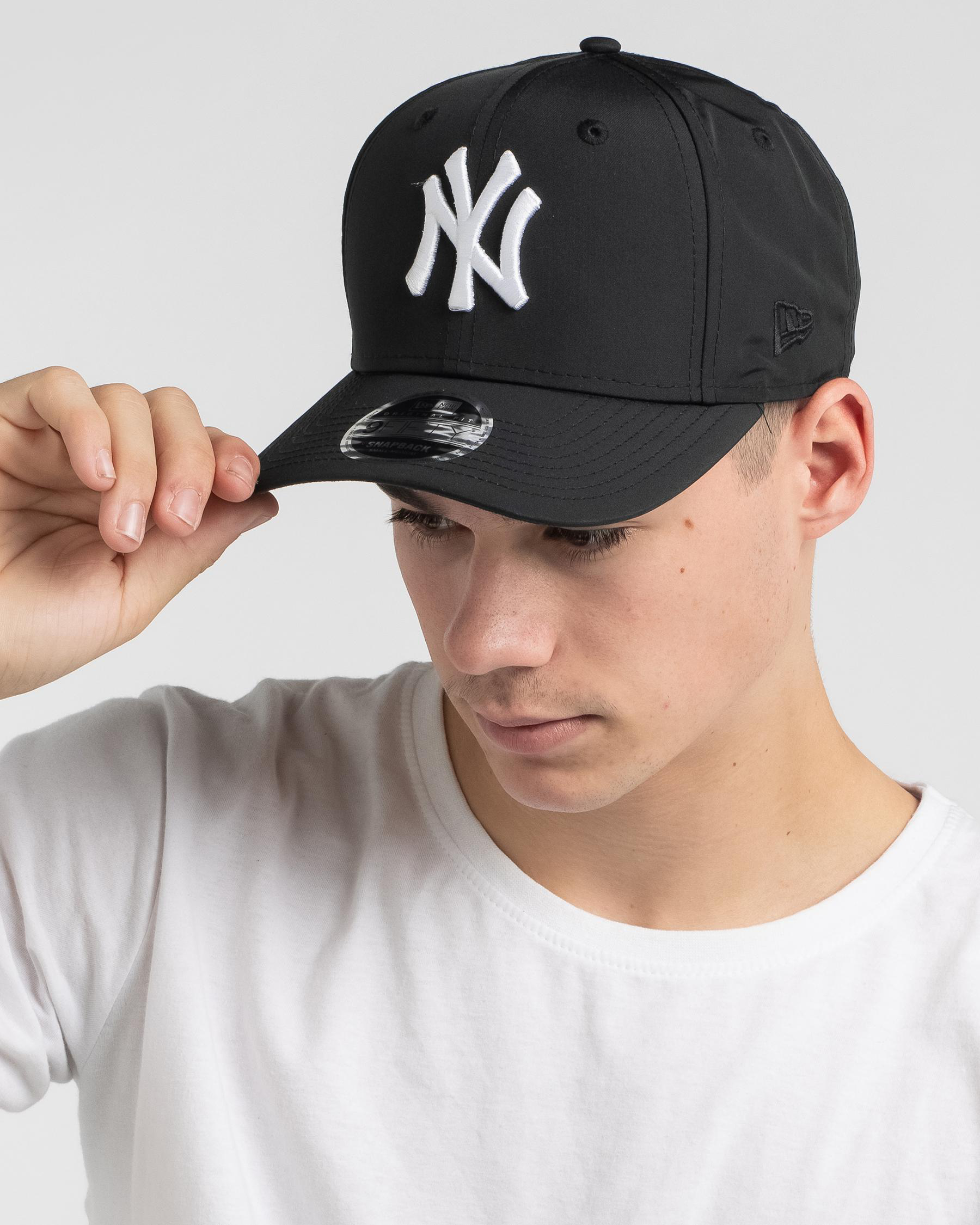 Shop New Era New York Yankees 9Fifty Snapback Cap In Black - Fast ...