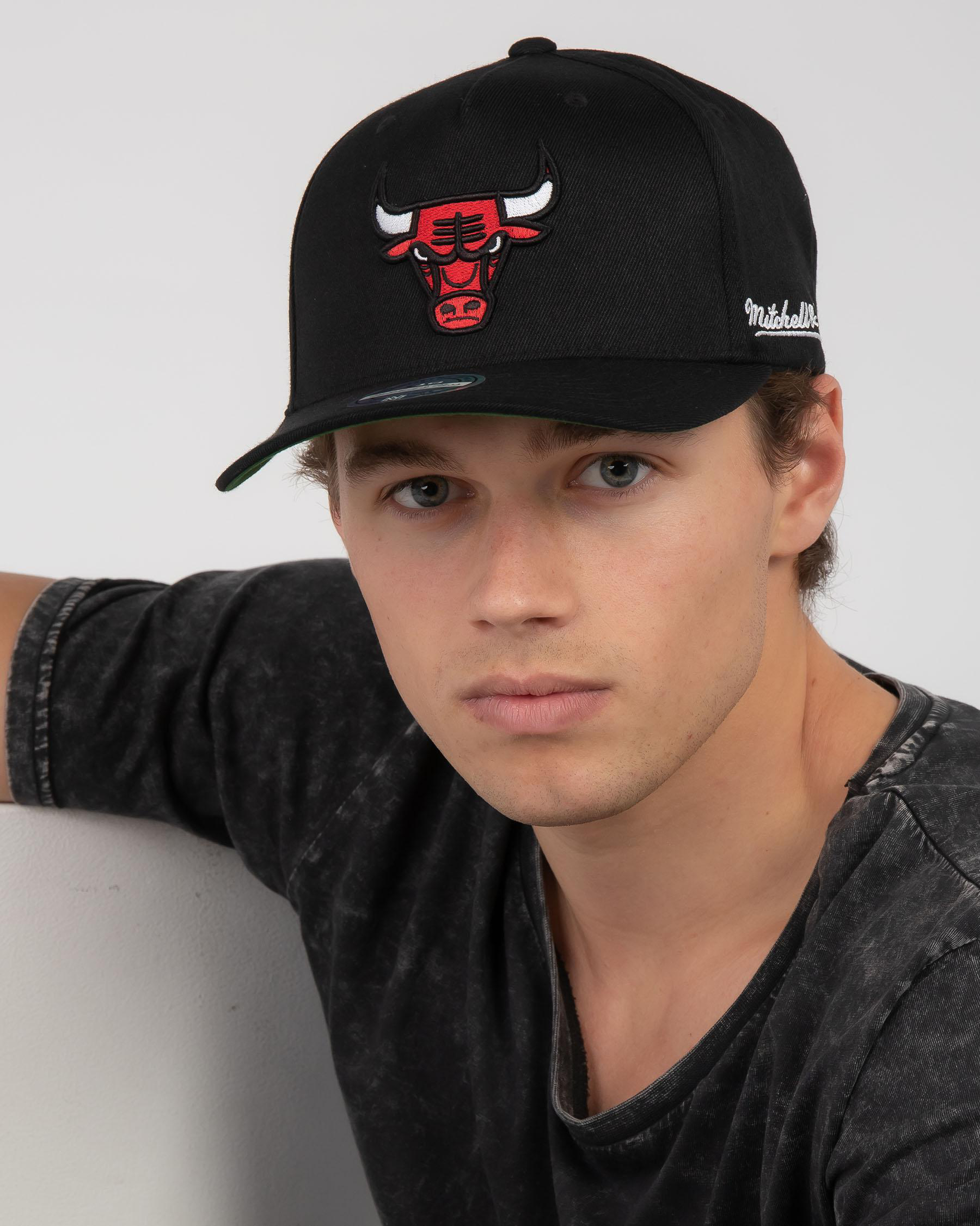 Shop Mitchell & Ness Chicago Bulls Drop Back Pinch Panel Flex Cap In ...
